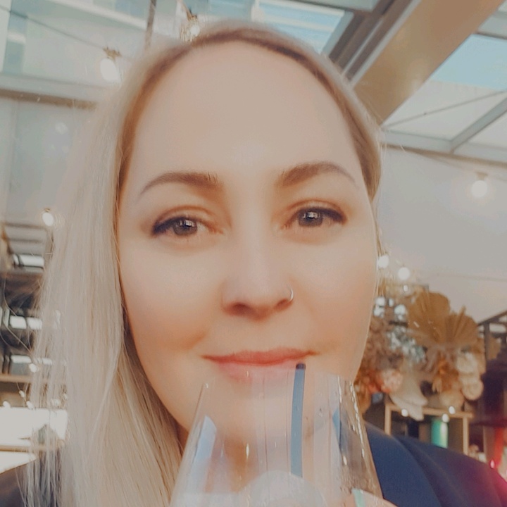 🦄 @itsmekarlyb_butdifferent - Karly B 🖤 - TikTok