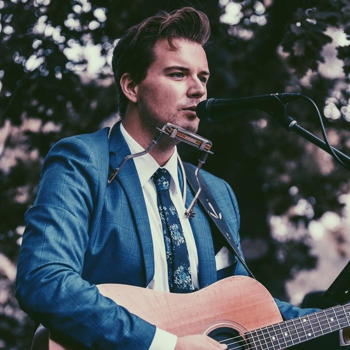 Alex Crook (@alexcrookmusic) - Urlebird