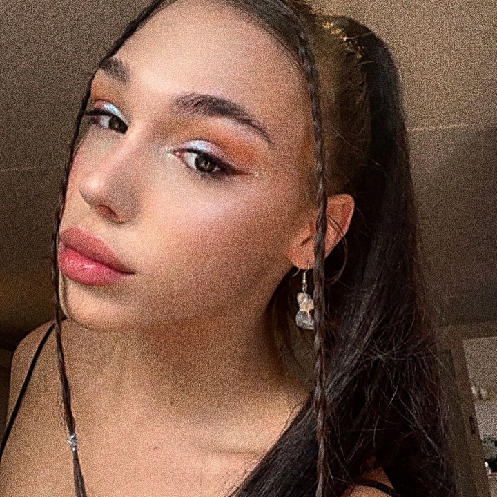 🦄 @elliedesiraofficial - Ellie Desira - TikTok