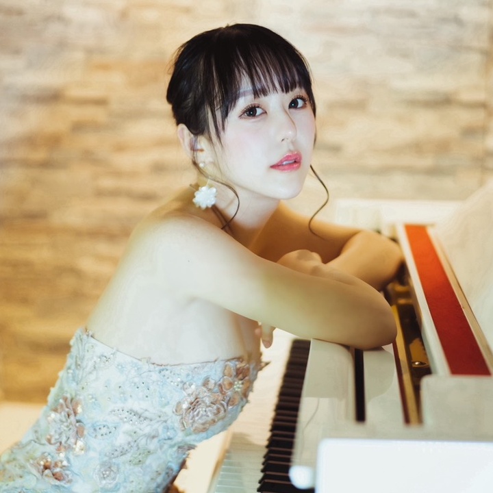 🦄 @mina_pochico - みなぽち🎨🎹コスプレイヤー - TikTok