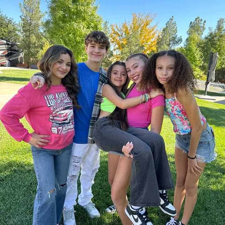 ROCK SQUAD (@rocksquadofficial) - Urlebird