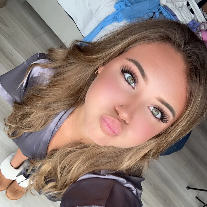 may (@miamimacy) - Urlebird