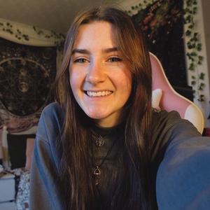 Zara Beth 🌙 - @zeezee25TikTok Аналитика | Профиль, видео, хэштеги | Exolyt